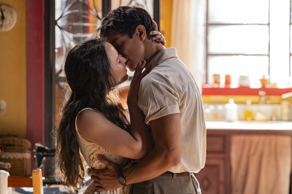 Nos resumos de ‘Êta mundo melhor!’, Candinho revela a Samir que é seu pai