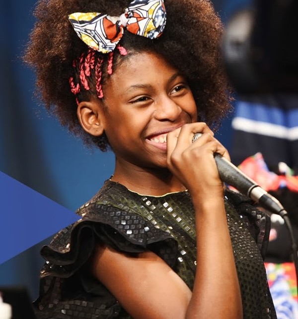 Aos 19 anos, MC Soffia cria polêmica com armas em novo clipe