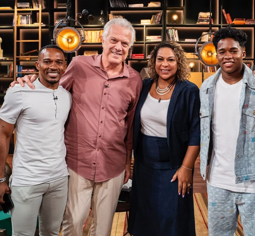 Mãe de Endrick corta nora Gabriely Miranda de foto e internautas ...