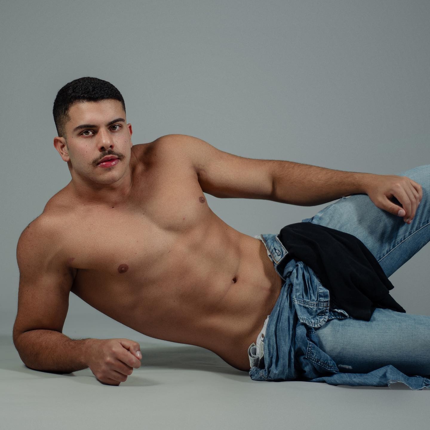 Filho de Fabiana Karla que roubou a cena na TV namora maquiadora: 'Comprometido, tá, meninos e ...