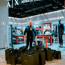 De onde vem a fortuna do Mc Poze do Rodo, que viralizou após comprar carro de R$ 1 milhão sem ...