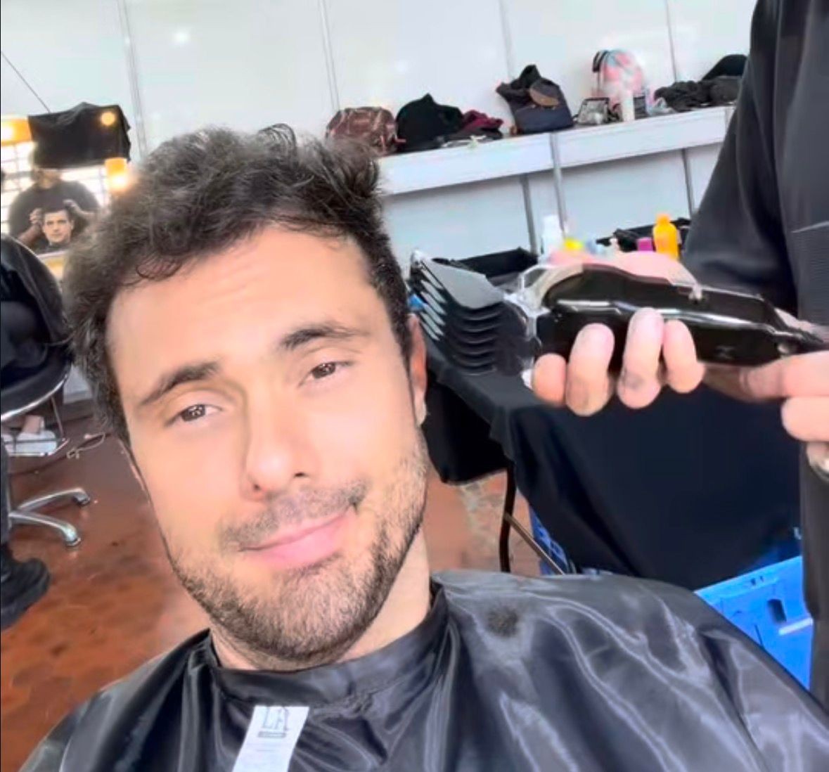 Após ‘Três Graças’, Adriano Toloza raspa o cabelo para atuar na série ...