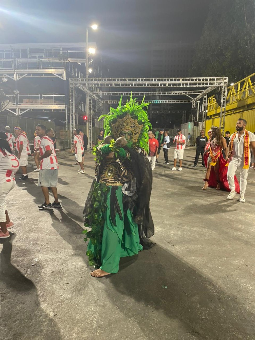 'Axé, Bangu. Axé, Leci Brandão’: escola da Zona Oeste cruza Sapucaí em ...