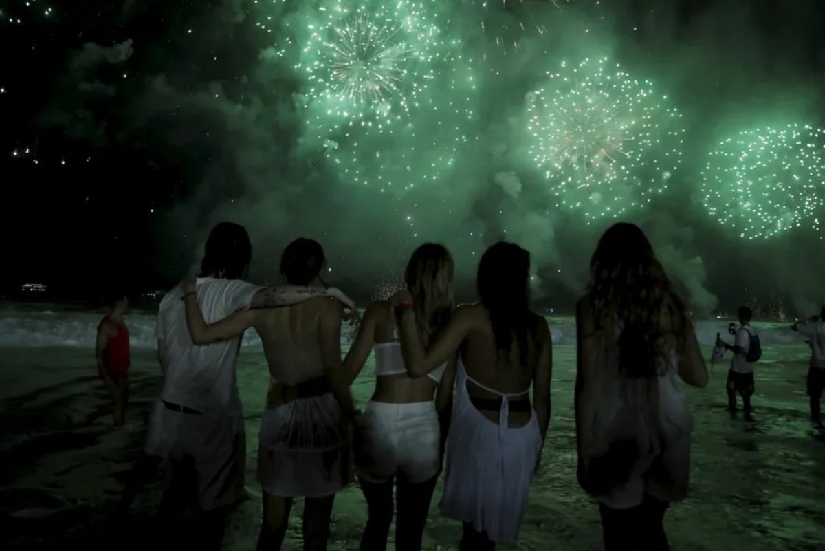 Rio celebra chegada de 2024 com sentimento de esperança e pedidos de paz