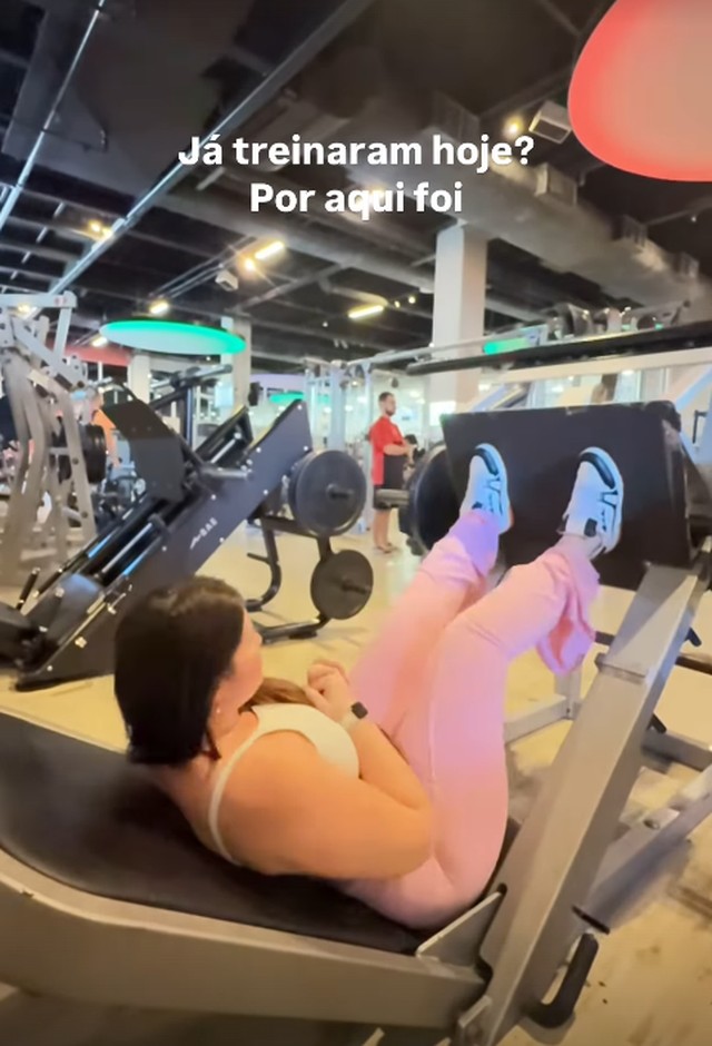 Namorada do Gordão da XJ foca na academia e perde 12kg após ajudar influenciador a emagrecer 75kg