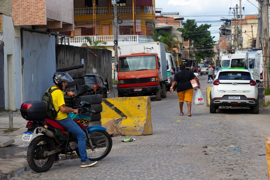 'Barricadas’ da PM zeram cargas roubadas no Complexo da Maré, e PM ...
