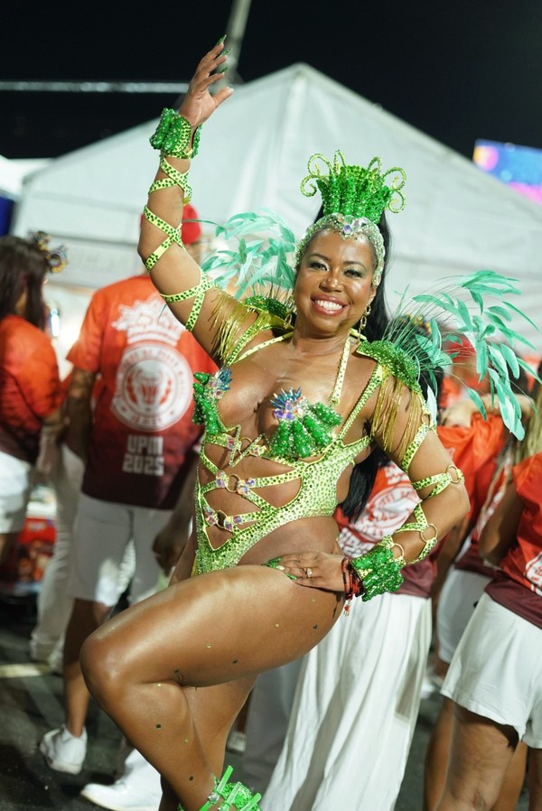 Aos 53, musa da Padre Miguel estreia no Grupo Especial após superar coma e depressão: 'Focada ...