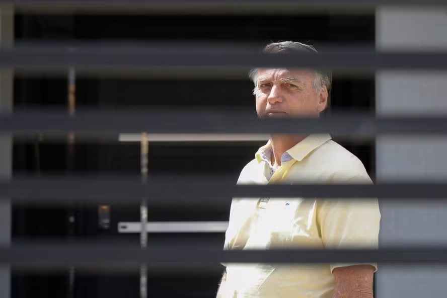 Bolsonaro ficará preso em regime fechado por 2 anos e 4 meses, diz ...