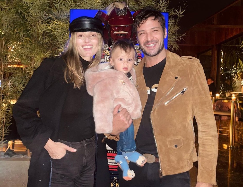 Leandro Lima posa nu em editoral com a mulher modelo