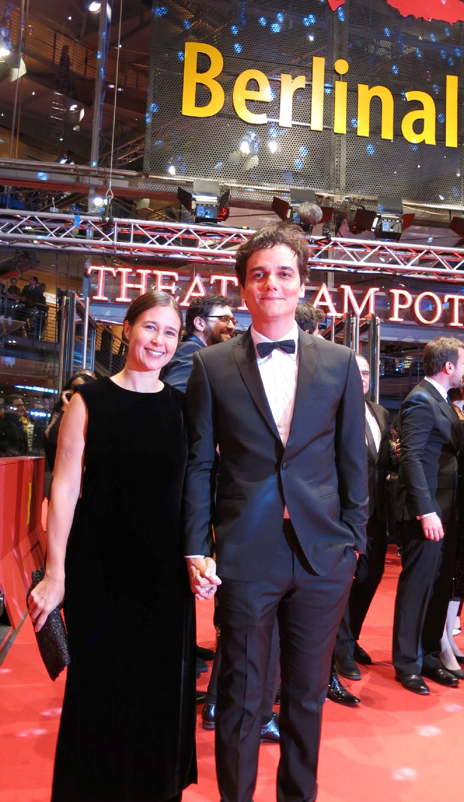 Filho de Wagner Moura dá primeiros passos no audiovisual e mostra visita ao set de 'O agente ...