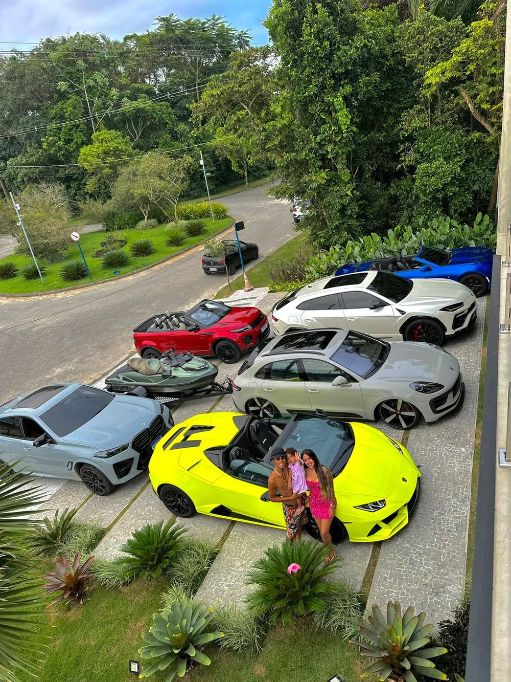 Conheça Buzeira, o influencer que saiu da pobreza e deu colar de R$ 2 ...