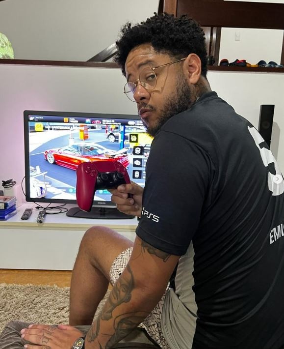 Mãe de Emicida não seguia mais o cantor e não viu disputa entre ele e ...