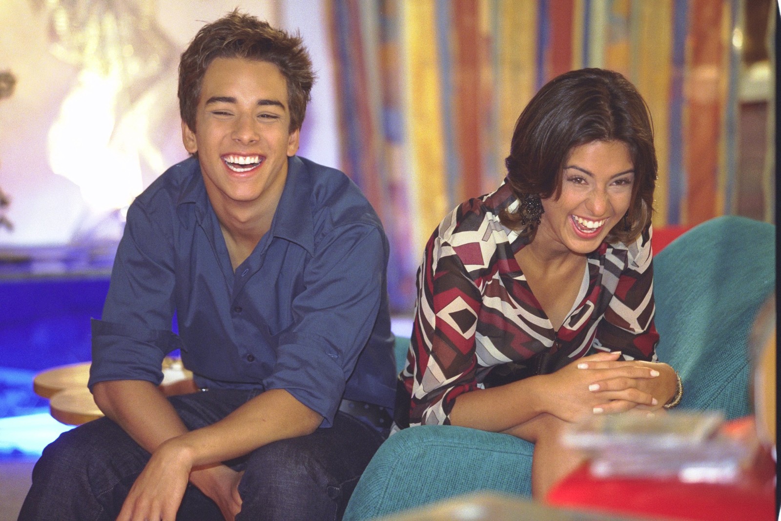 Junior Lima posa nu para divulgar álbum