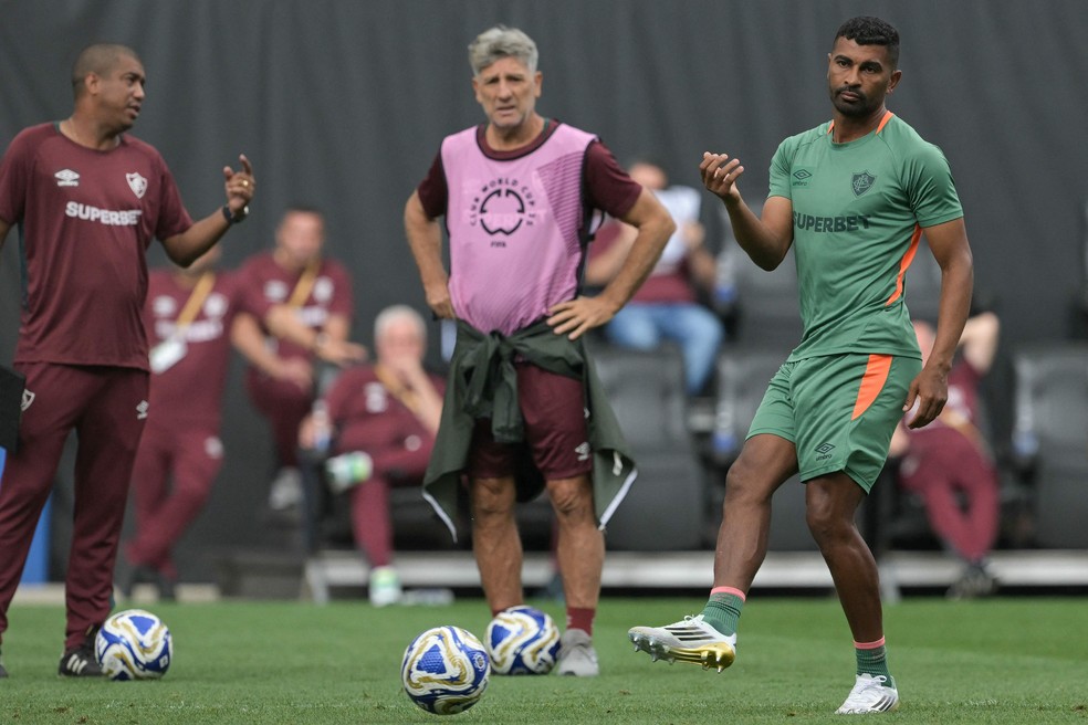 Renê ou Thiago Santos? Fluminense lida com desfalque em formação de ...