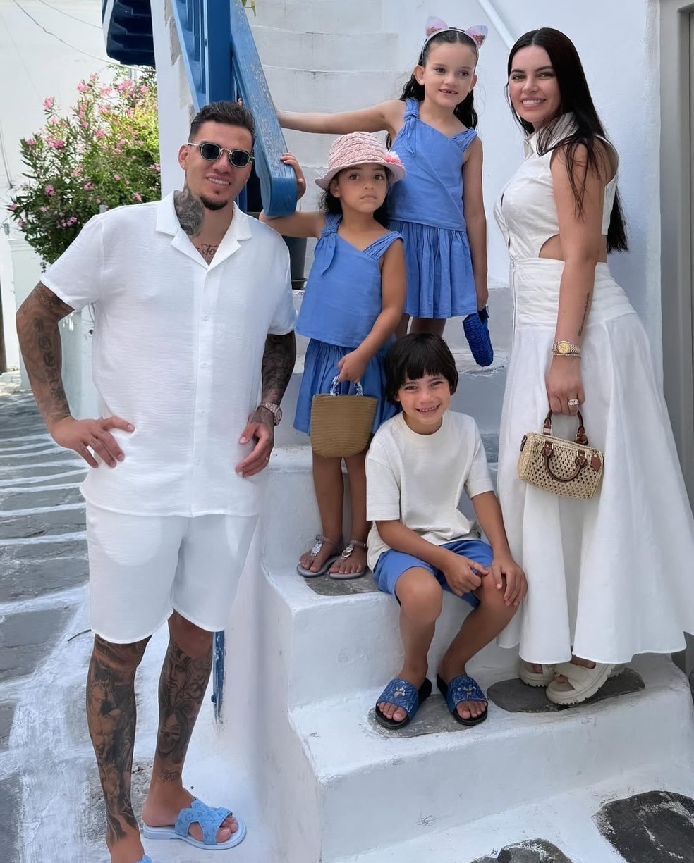 Titular da seleção, goleiro Ederson divide com a mulher blogueira o ...