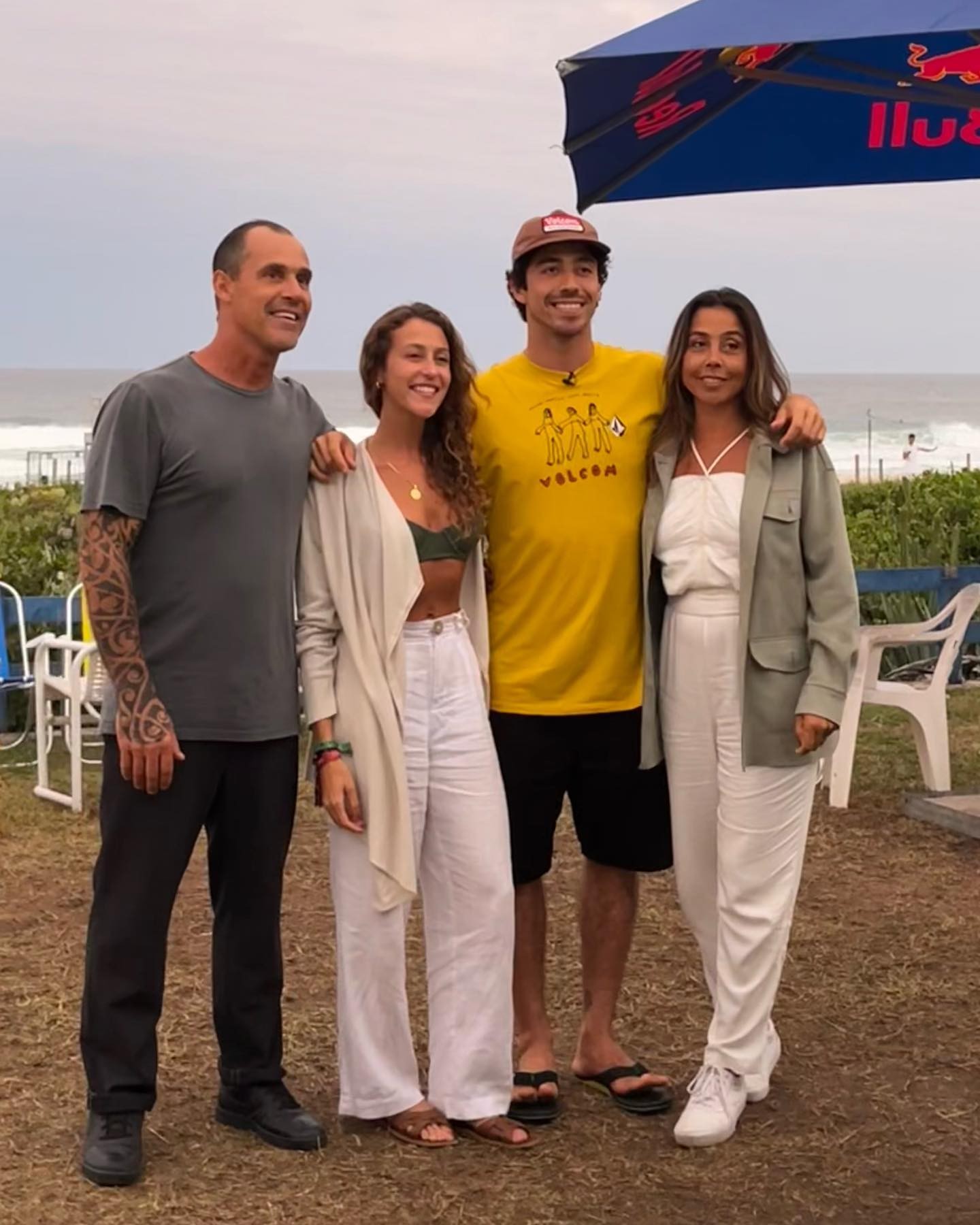 A nova família do surfe: Quem está por trás do campeão mundial Yago Dora
