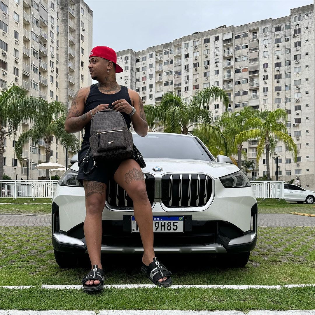 Rapper Major RD relata que teve carro atingido por oito tiros na ...