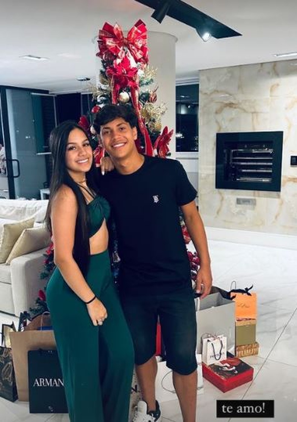 Iran Ângelo posa pela 1ª vez com namorada de filho mais velho e ganha ...