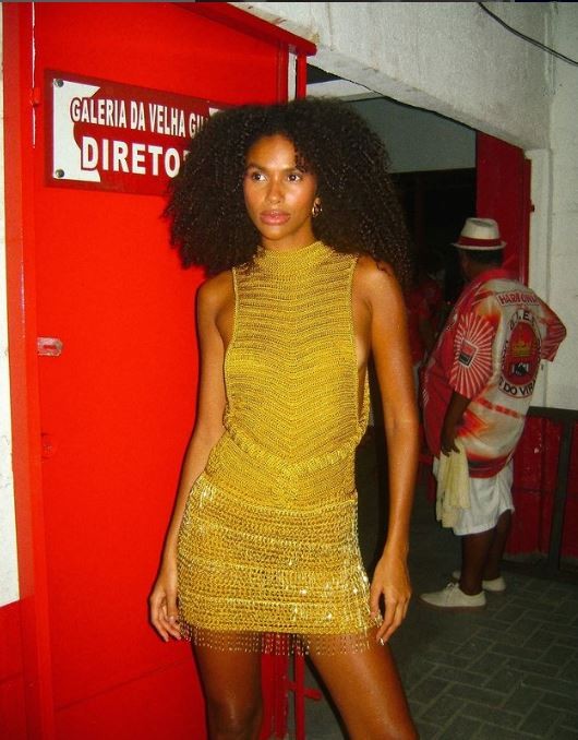 Modelo promete surpreender como uma serpente no desfile da Viradouro ...