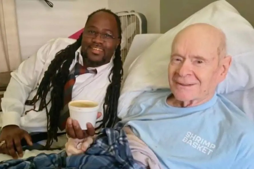 Chef salva a vida de idoso após estranhar ausência em restaurante, na ...