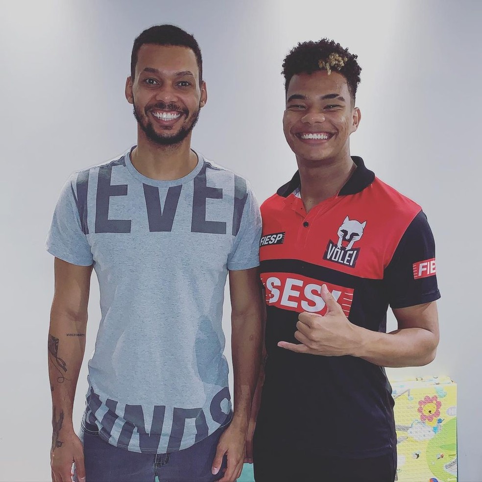 Irmãos e companheiros de quadra, Darlan e Alan do vôlei fazem sucesso ...