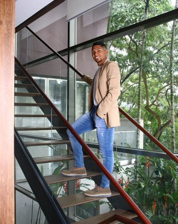 Novato na seleção, Rony Rústico mantém família longe da fama e segue ...