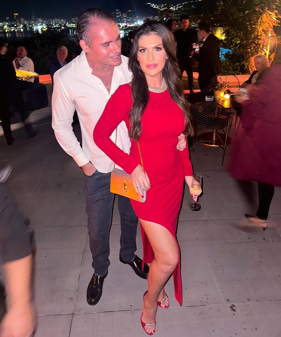 Thor Batista comemora aniversário de 34 anos com mulher e filho