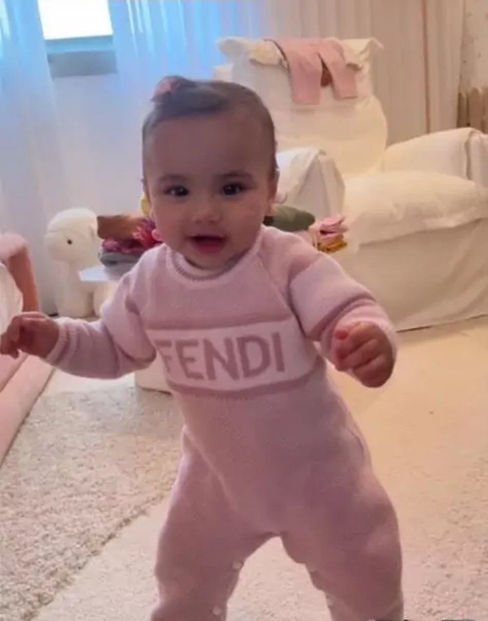Estilosa! Os looks de grife de Mavie, filha de Neymar e Bruna Biancardi