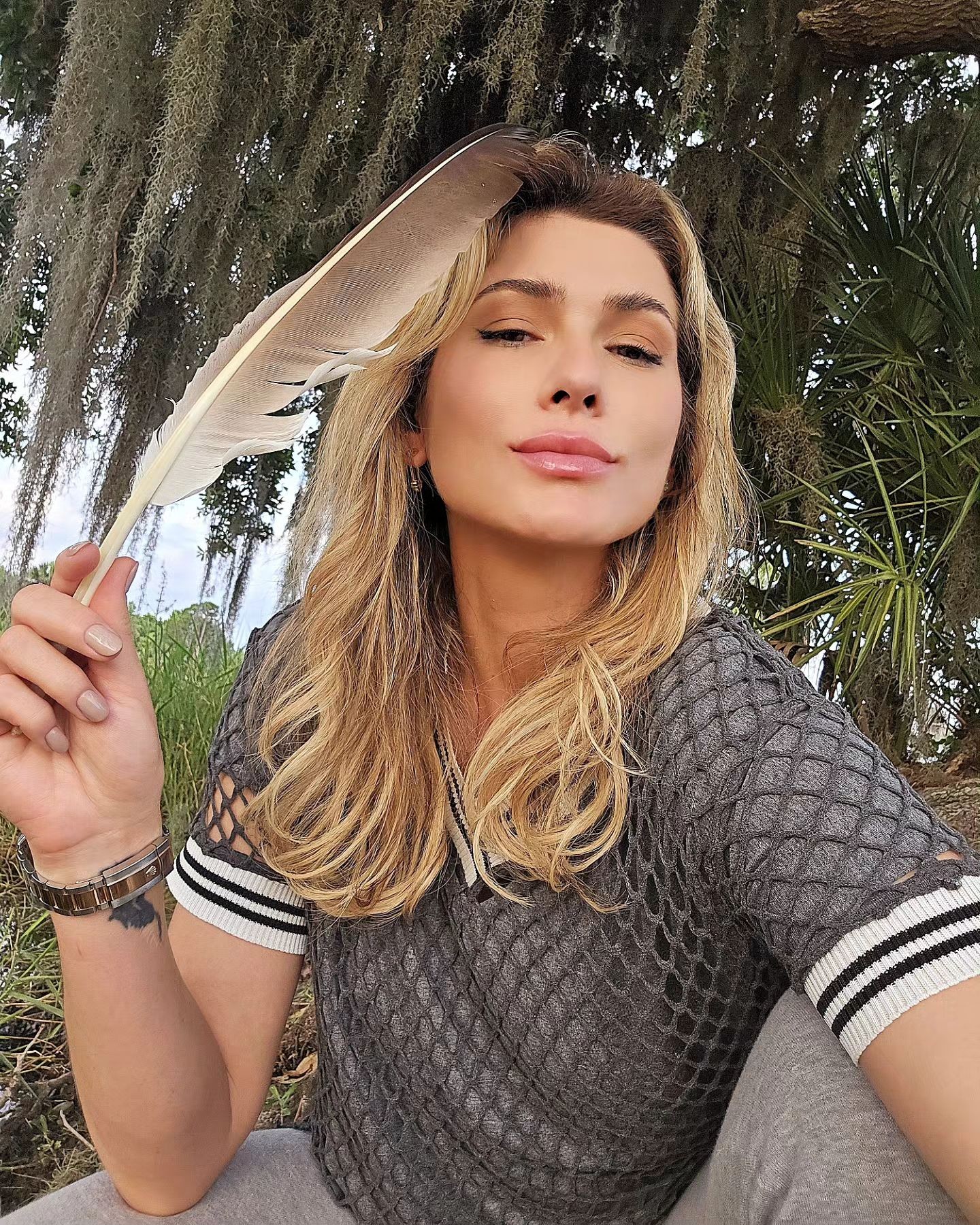 Lívia Andrade será musa em camarote do ex de Nicole Bahls e reacende ...