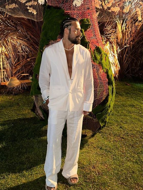 Sandy com novo namorado e Lucas Lima com amigas assistem a mesmo show em SP