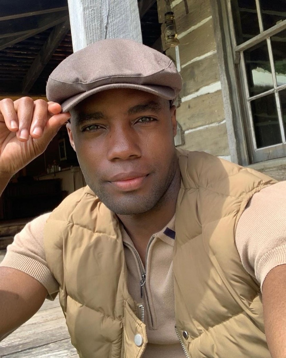 Ator de 'Sex education', Reece Richards conta que foi preso por engano ...