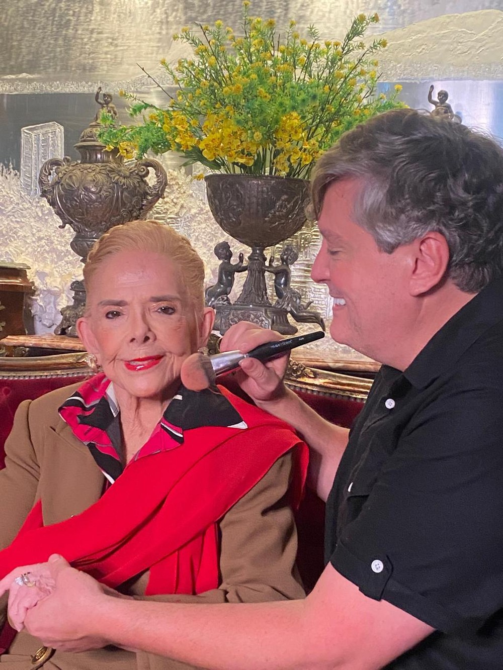 Socialite Regina Lemos Gonçalves volta para mansão após prisão de ex ...