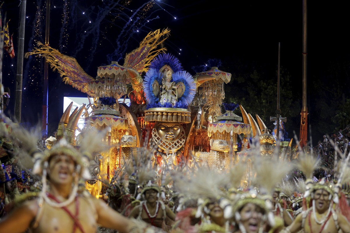 Desfile da Portela alavanca procura por livro 'Um defeito de cor ...