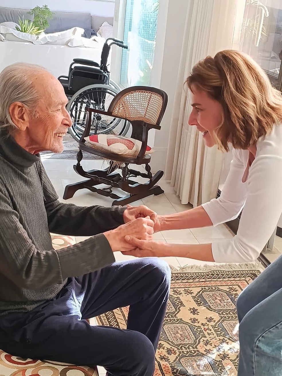 Lembra dele? Maitê Proença faz visita a Gracindo Júnior e mostra como ...