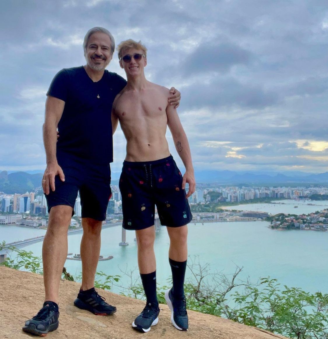 Namorado modelo celebra os 61 anos de galã da 1ª versão de 'Vale tudo ...