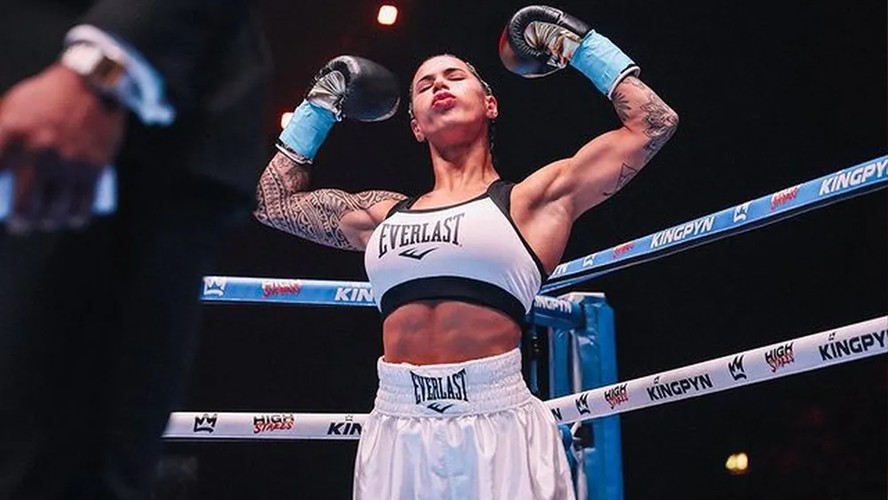 Lutadoras não abrem mão da delicadeza mesmo em meio a golpes, sangue e suor