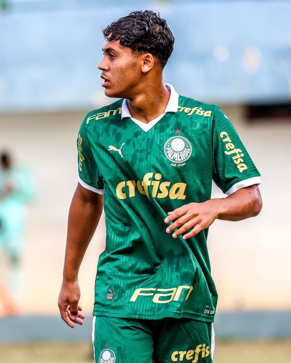 Filhos de jogadores seguem legado dos pais e fecham contratos com ...