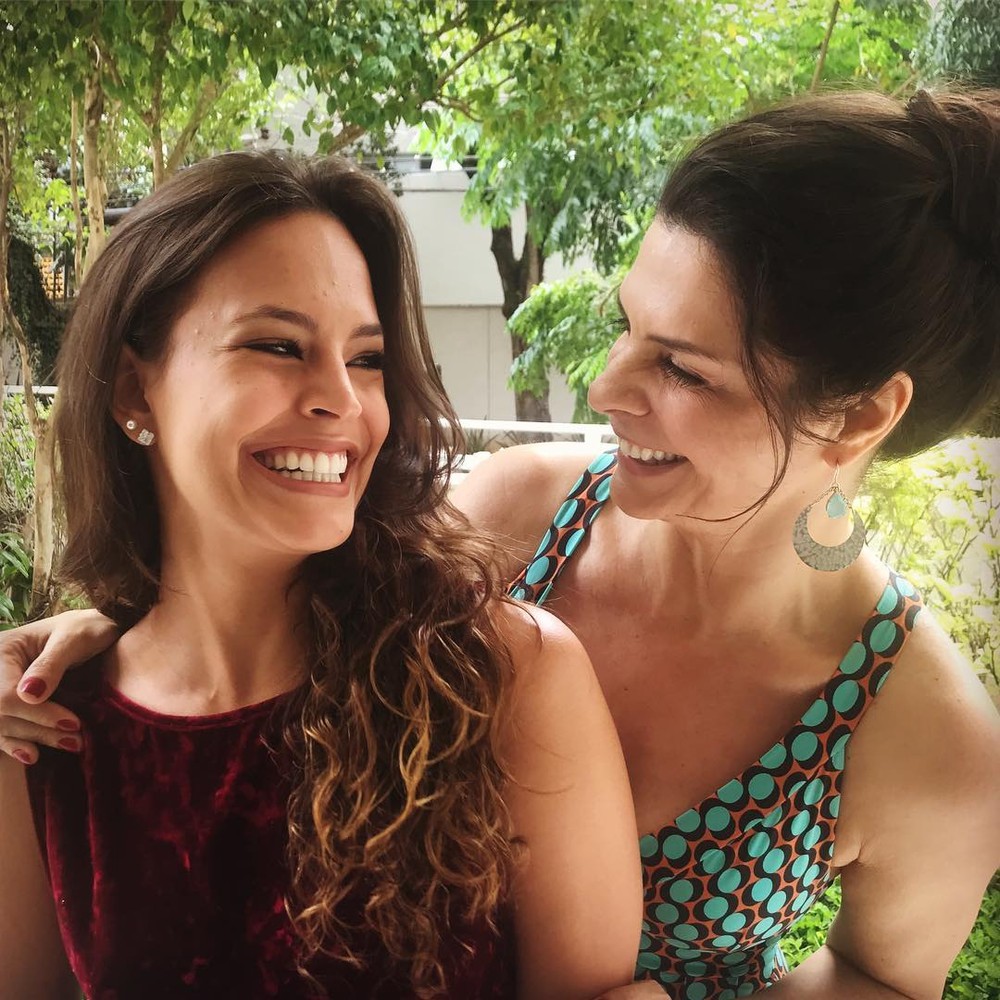Aos 26 anos, sobrinha de Helena Ranaldi estreia como atriz profissional