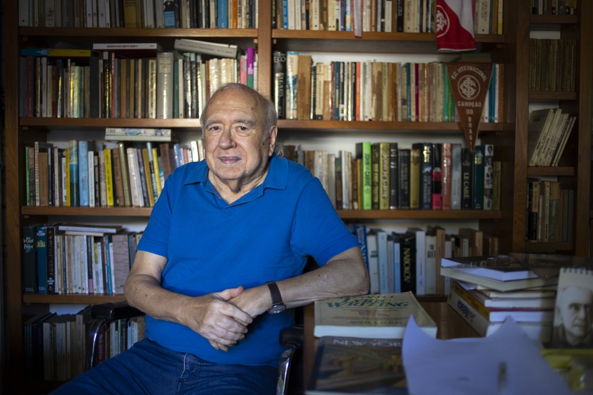 O que aconteceu com Luis Fernando Verissimo? Escritor está internado em ...