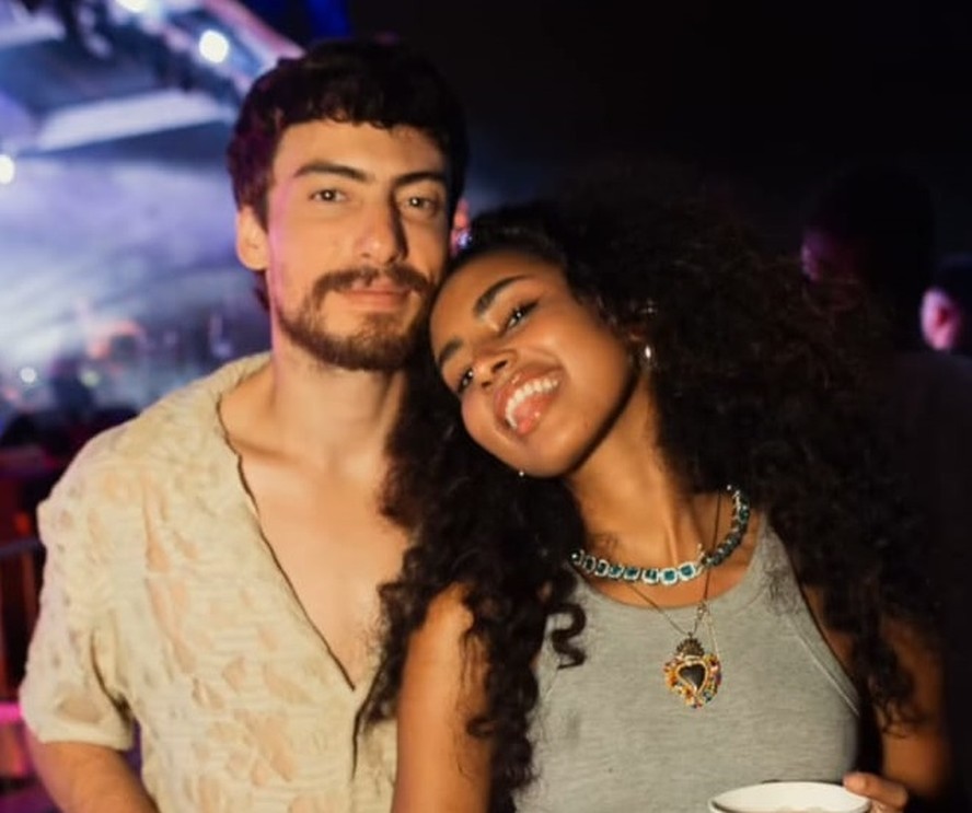 Gabz assume o namoro com Jaffar Bambirra: 'Roubei o príncipe'