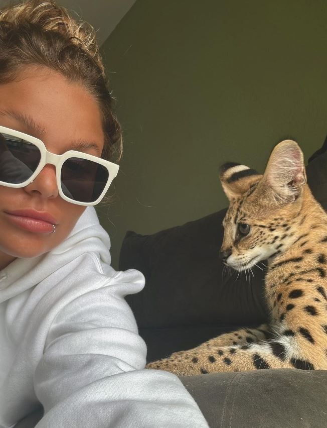 MC Oruam comemora sucesso de música em mansão com vista para o mar ...