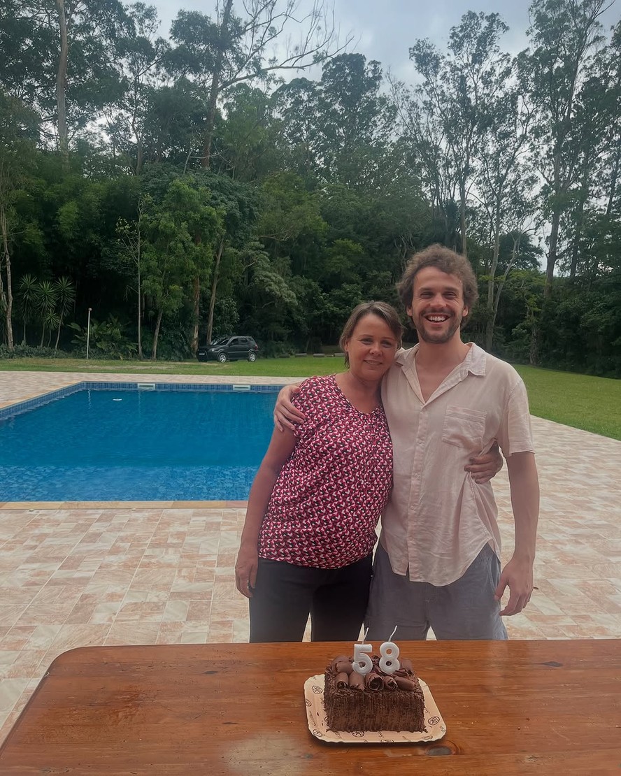 Longe das novelas há dez anos, Giulia Gam celebra aniversário com o ...