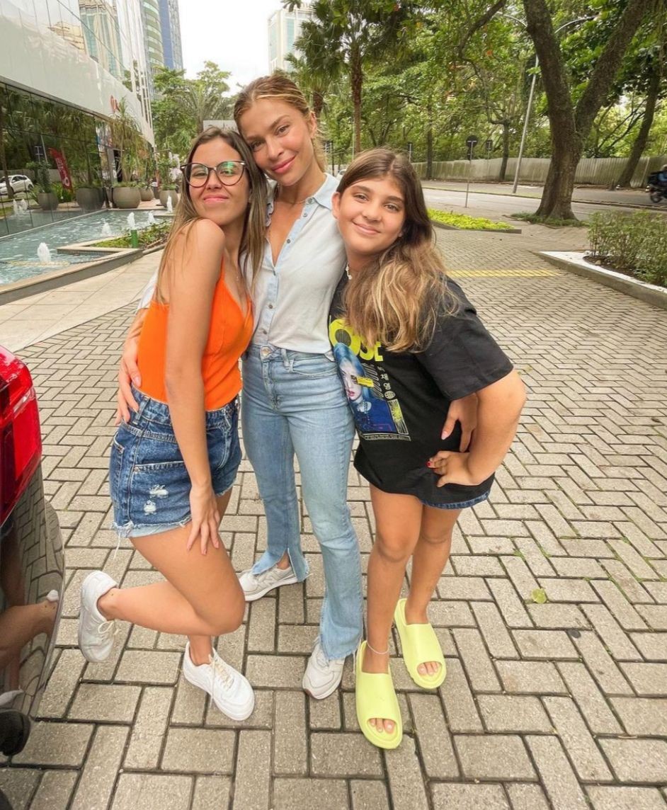 Grazi e Cauã Reymond se reúnem no aniversário de 13 anos da filha, Sofia