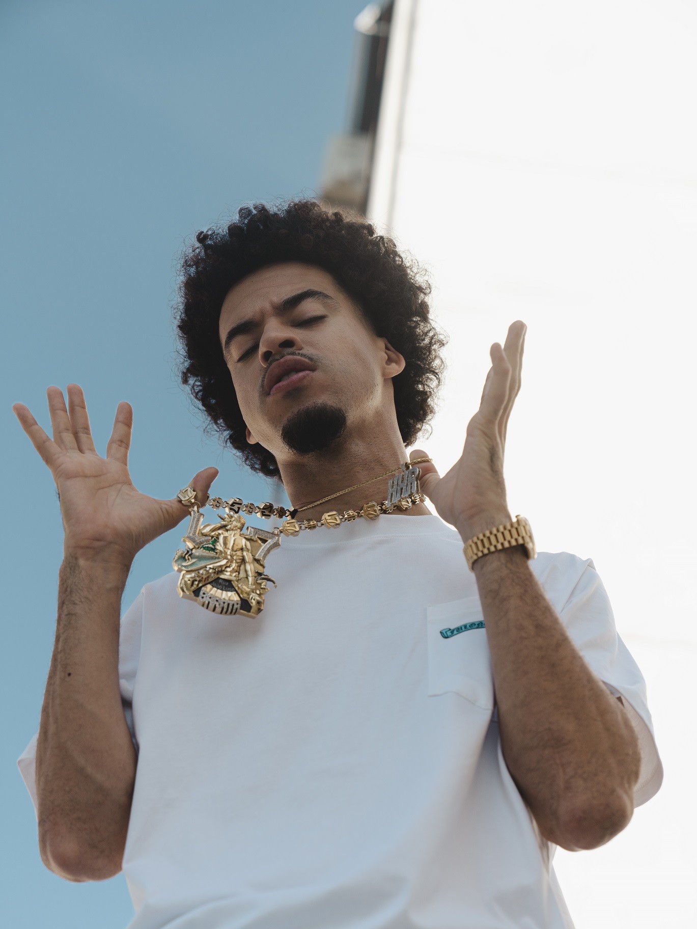 Do cordão de R$ 100 mil à nova casa, L7nnon diz que mostrar conquistas ...