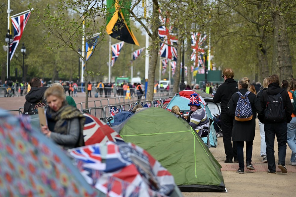 Cacique Cobra Coral chega a Londres para evitar chuva prevista durante ...