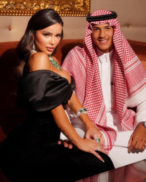 Ex-Santos Ângelo Gabriel e namorada fazem ensaio com trajes árabes ...