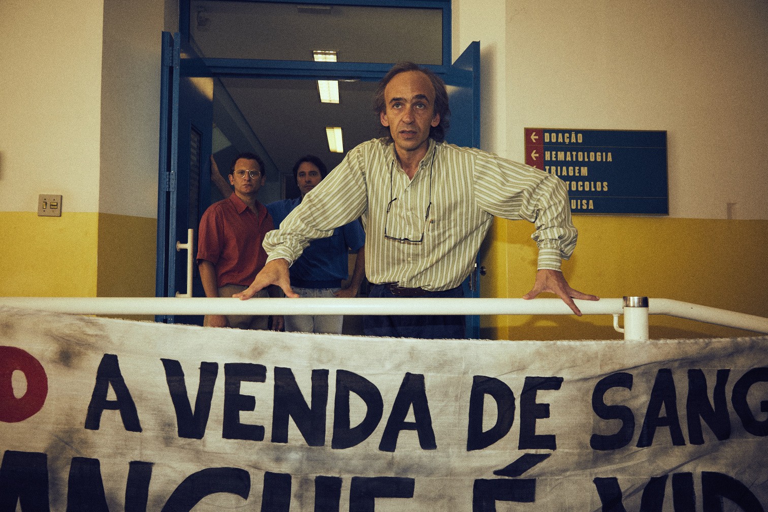 Intérprete de Betinho em série, Julio Andrade se emociona ao visitar a ...