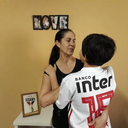 Filho de Eliza Samudio, Bruninho assina 1º contrato no dia em que a mãe faria 39 anos: 'Presente ...