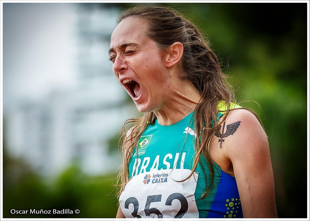 Atleta Flávia Maria de Lima chora ao dizer que ex-marido quer tirar a ...