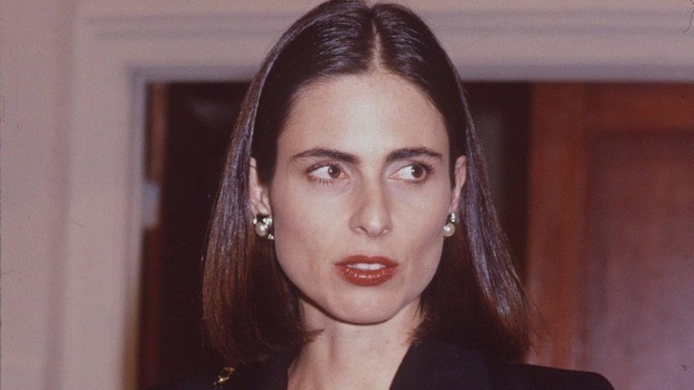 Silvia Pfeifer compartilha foto de biquíni em piscina em dia de calor ...